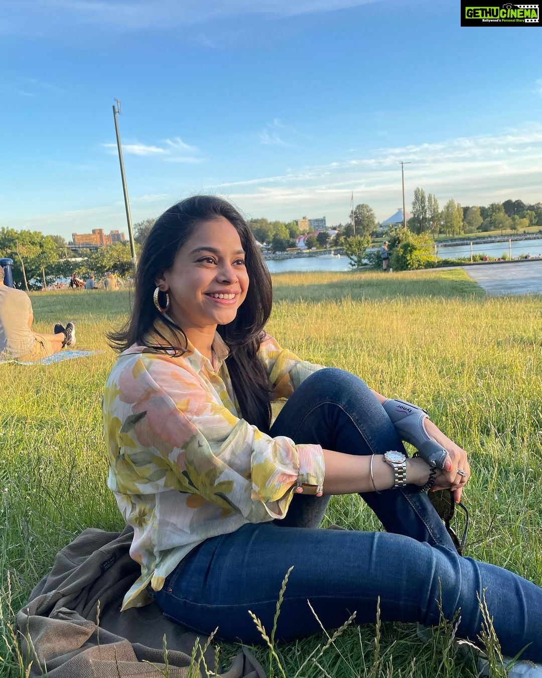 Actress Sumona Chakravarti HD Instagram Photos and Wallpapers July 2022 ...