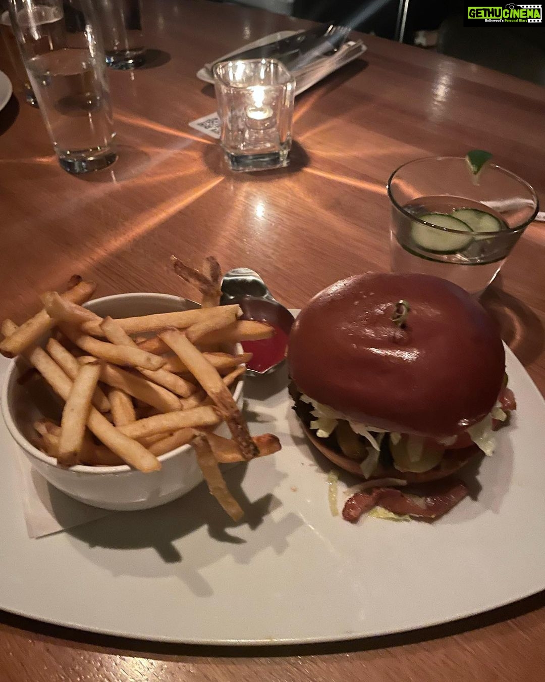 Actress Sumona Chakravarti HD Instagram Photos and Wallpapers July 2022 ...