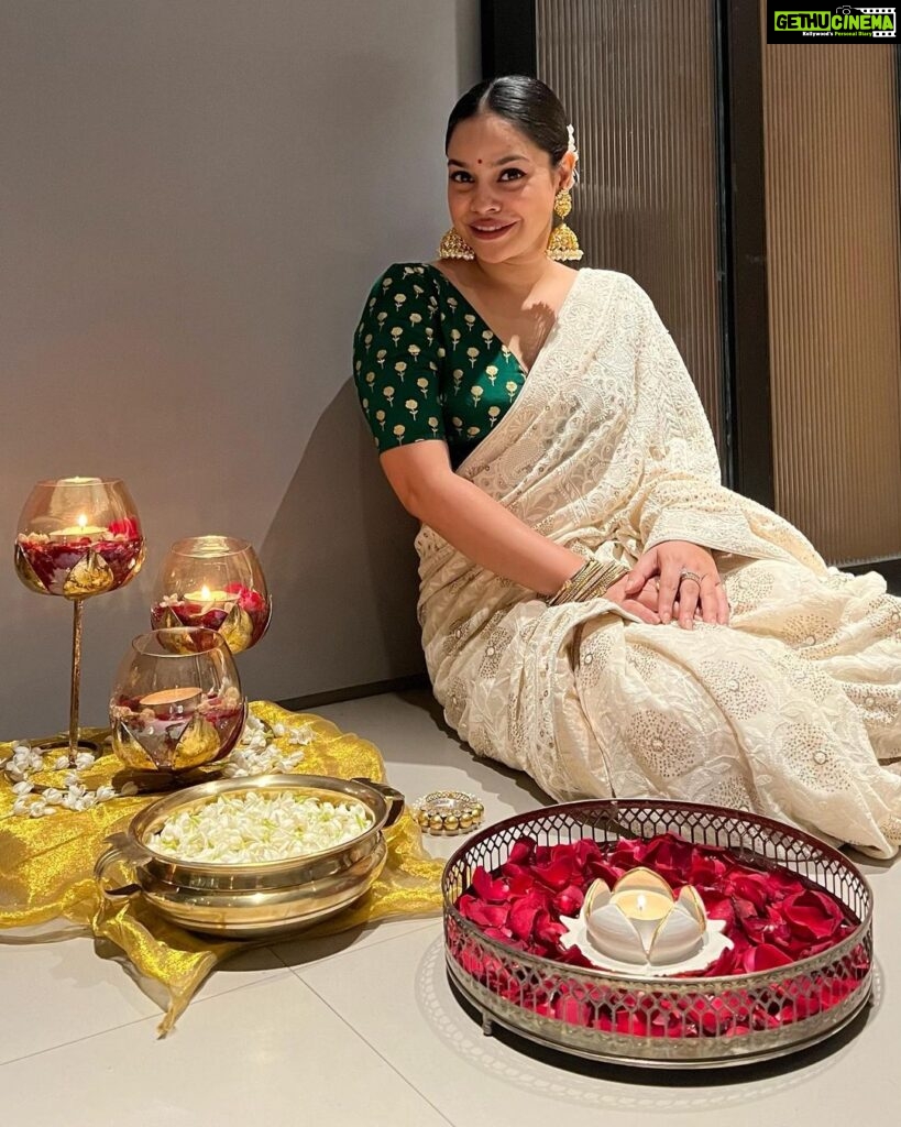 Actress Sumona Chakravarti HD Instagram Photos and Wallpapers December ...