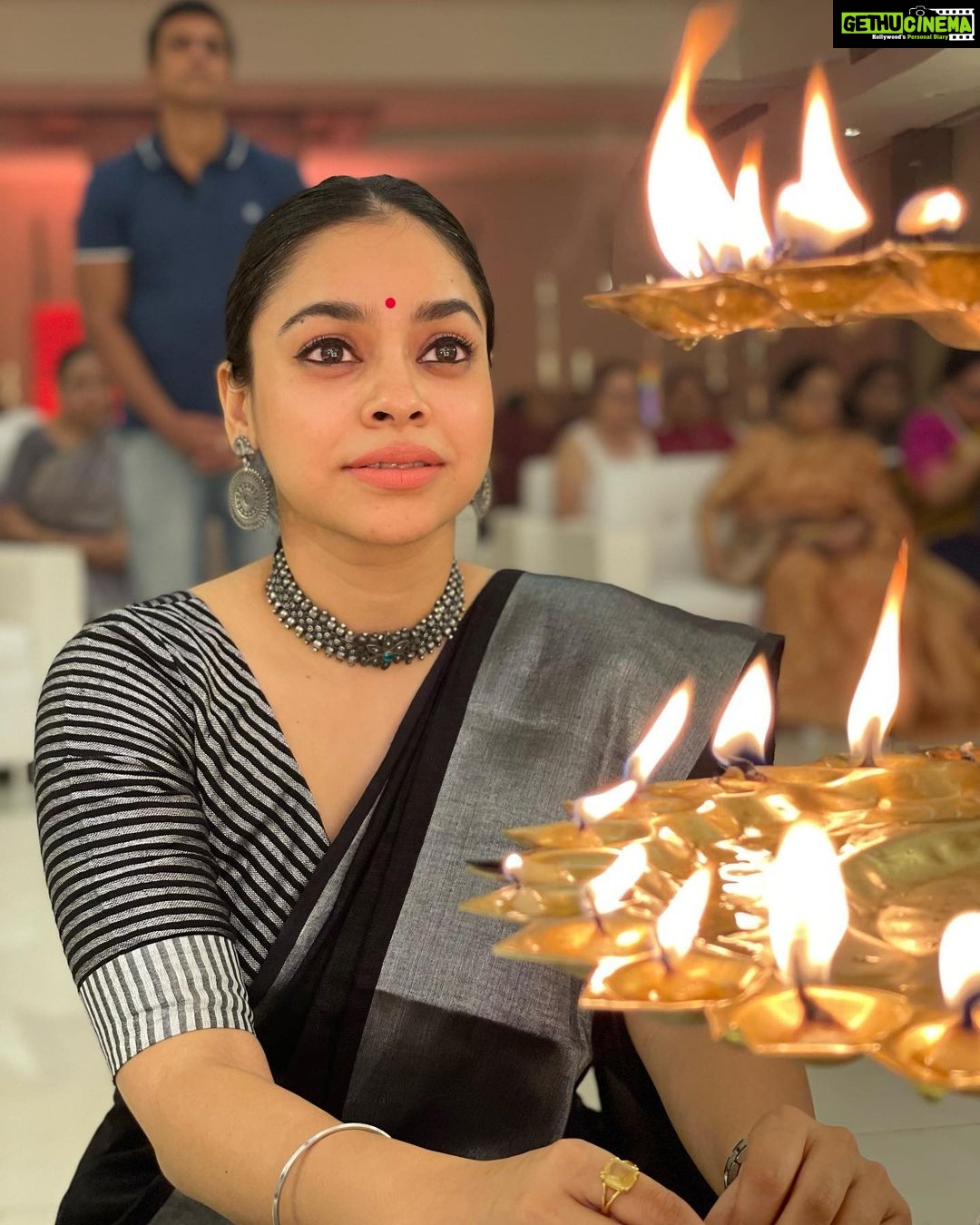 Actress Sumona Chakravarti HD Photos and Wallpapers July 2022 - Gethu ...