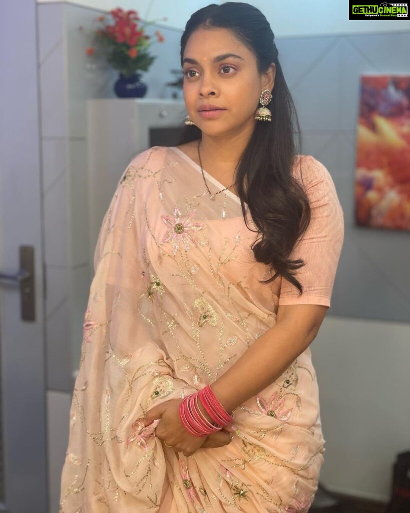 Actress Sumona Chakravarti HD Photos and Wallpapers April 2023 - Gethu ...