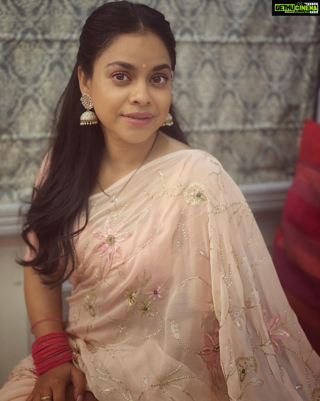 Actress Sumona Chakravarti HD Photos and Wallpapers April 2023 - Gethu ...