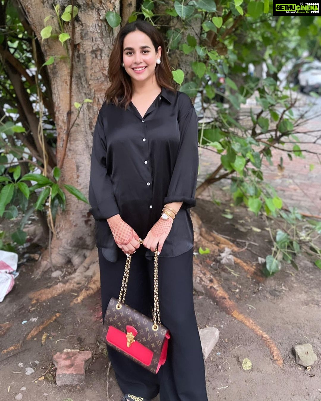 Singer Sunanda Sharma HD Instagram Photos and Wallpapers September 2022 ...