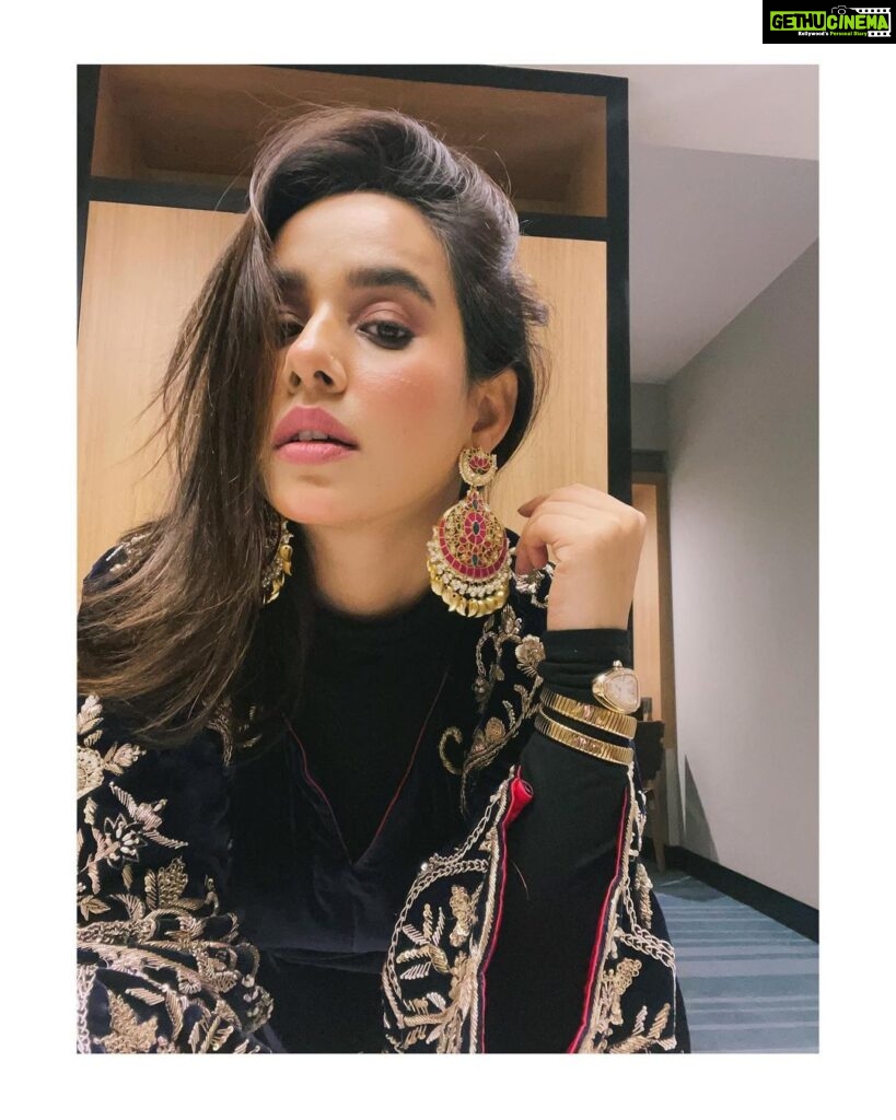 Singer Sunanda Sharma HD Instagram Photos and Wallpapers November 2022 ...