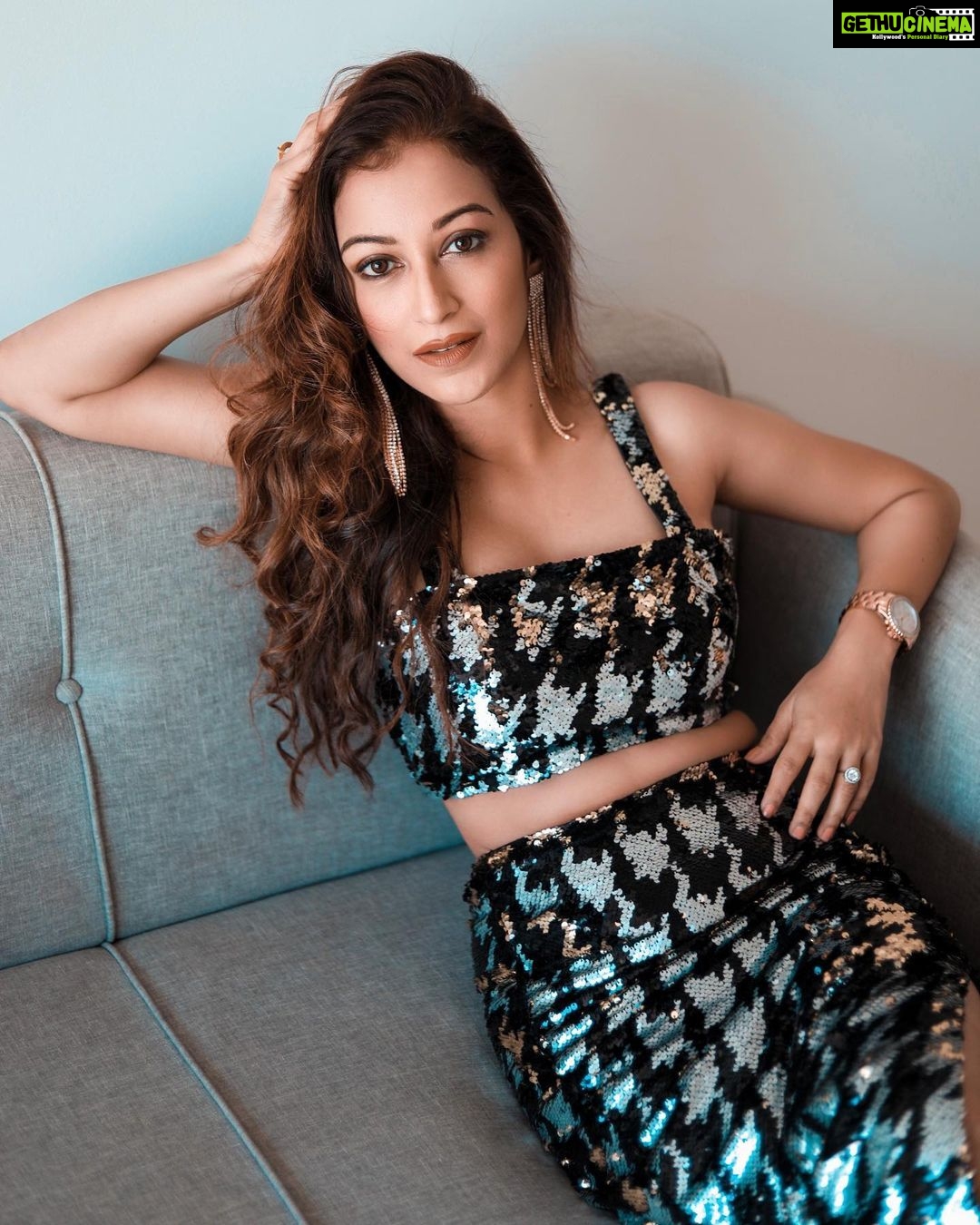 Actress Sunayana Fozdar HD Instagram Photos and Wallpapers January 2023 ...