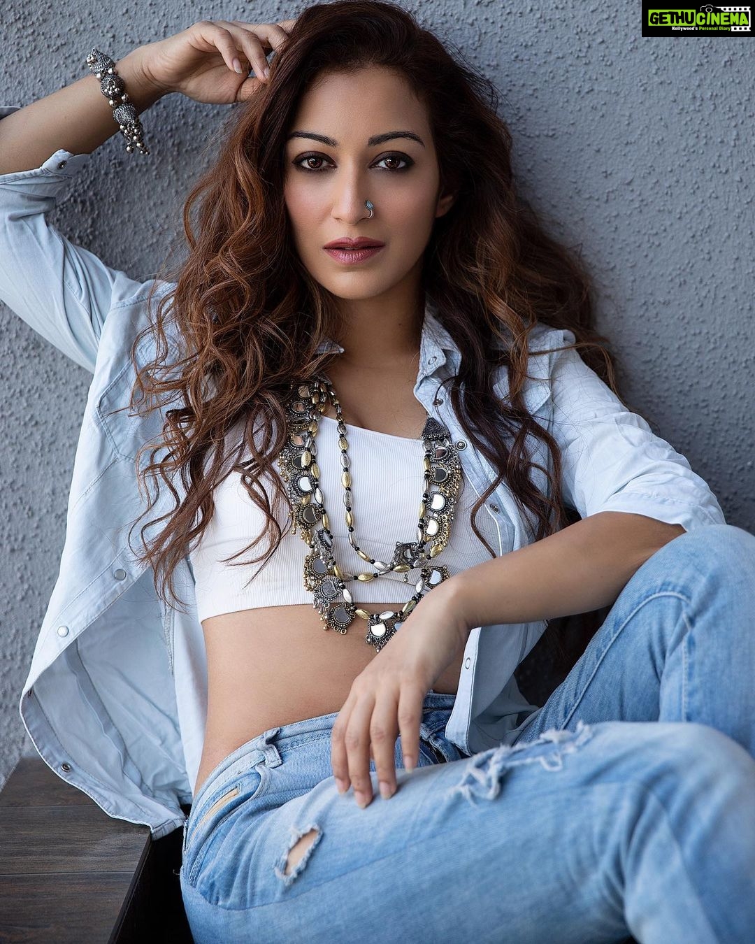 Actress Sunayana Fozdar HD Instagram Photos and Wallpapers April 2023 ...