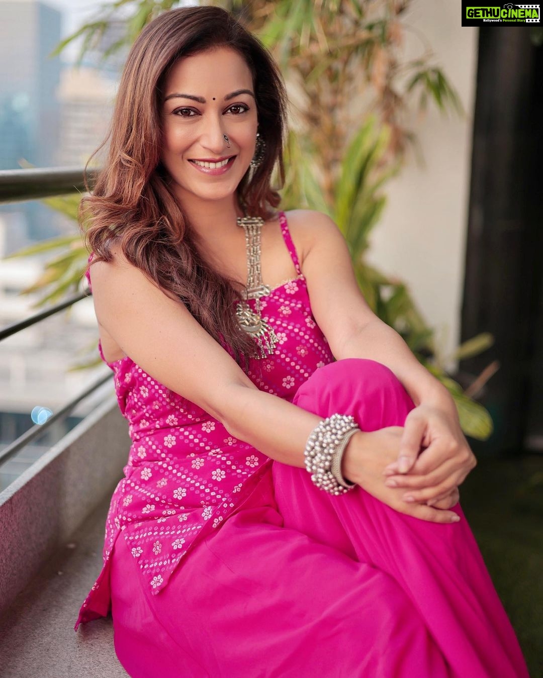 Actress Sunayana Fozdar HD Instagram Photos and Wallpapers April 2023 ...