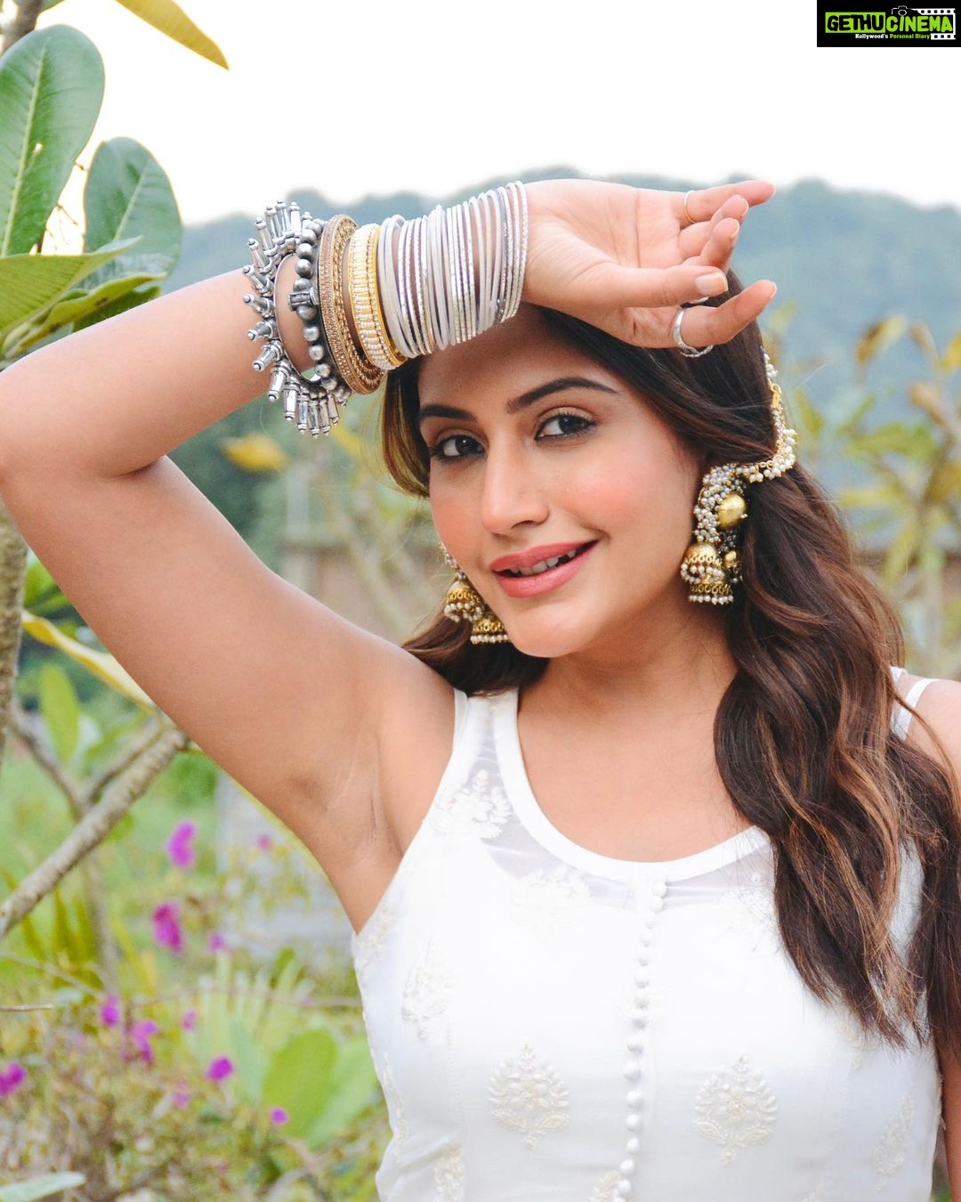 Actress Surbhi Chandna HD Instagram Photos and Wallpapers November 2022 ...