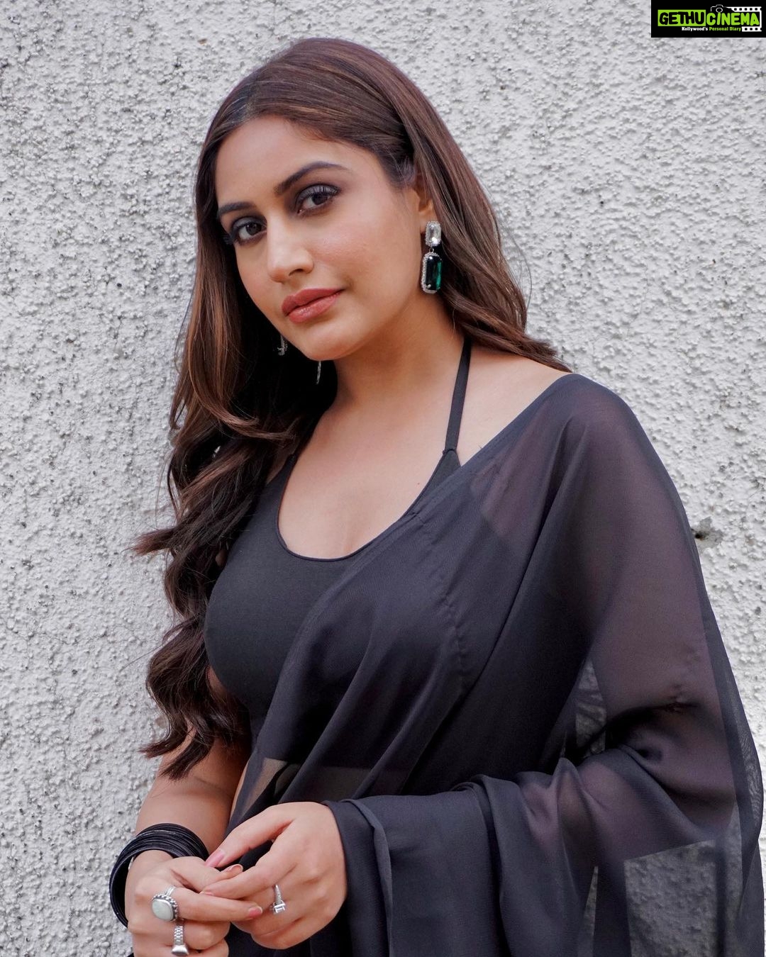 Actress Surbhi Chandna HD Instagram Photos and Wallpapers February 2023 ...