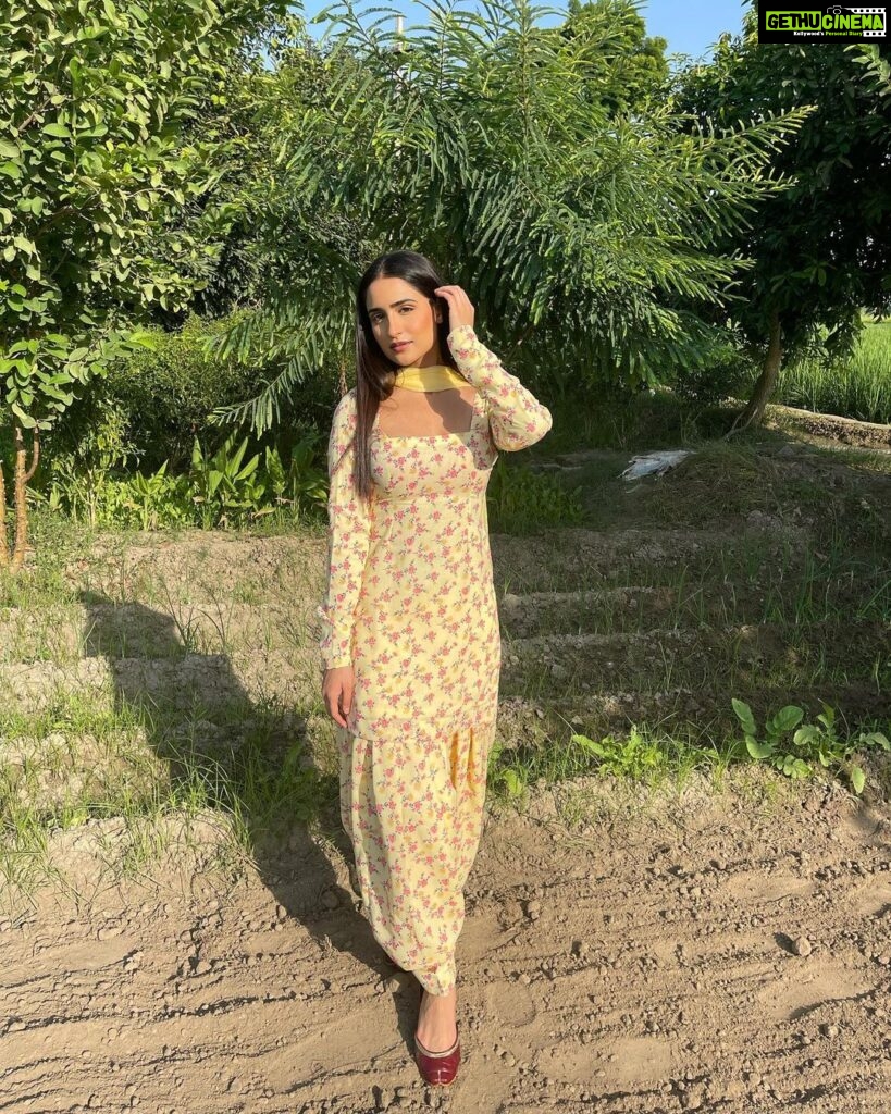 Actress Tanu Grewal HD Instagram Photos and Wallpapers January 2023 ...