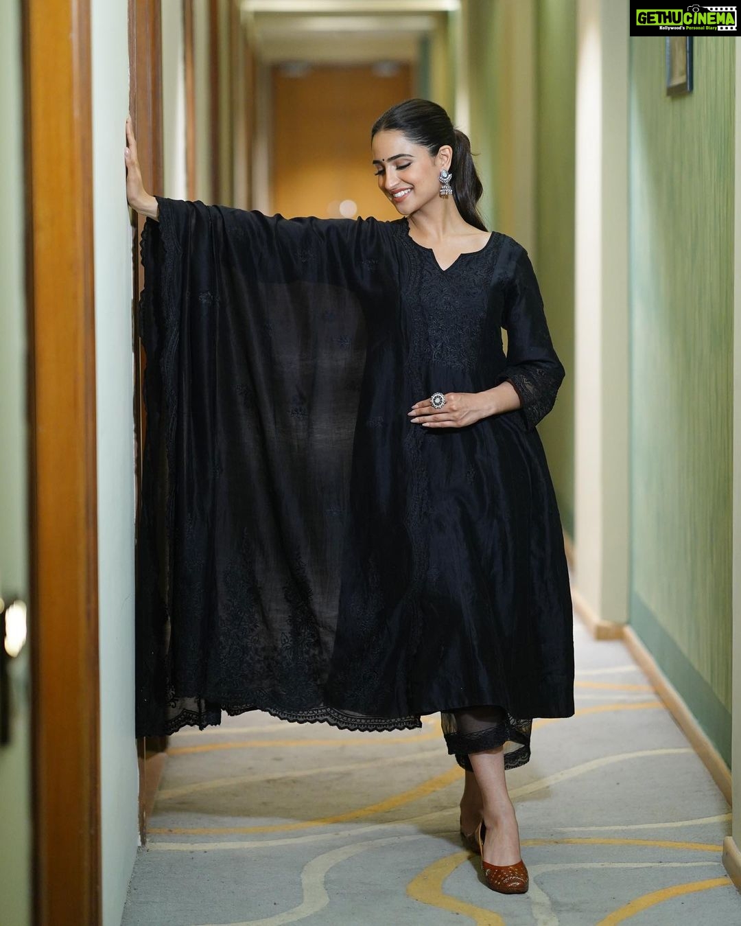 Actress Tanu Grewal HD Photos and Wallpapers September 2022 - Gethu Cinema