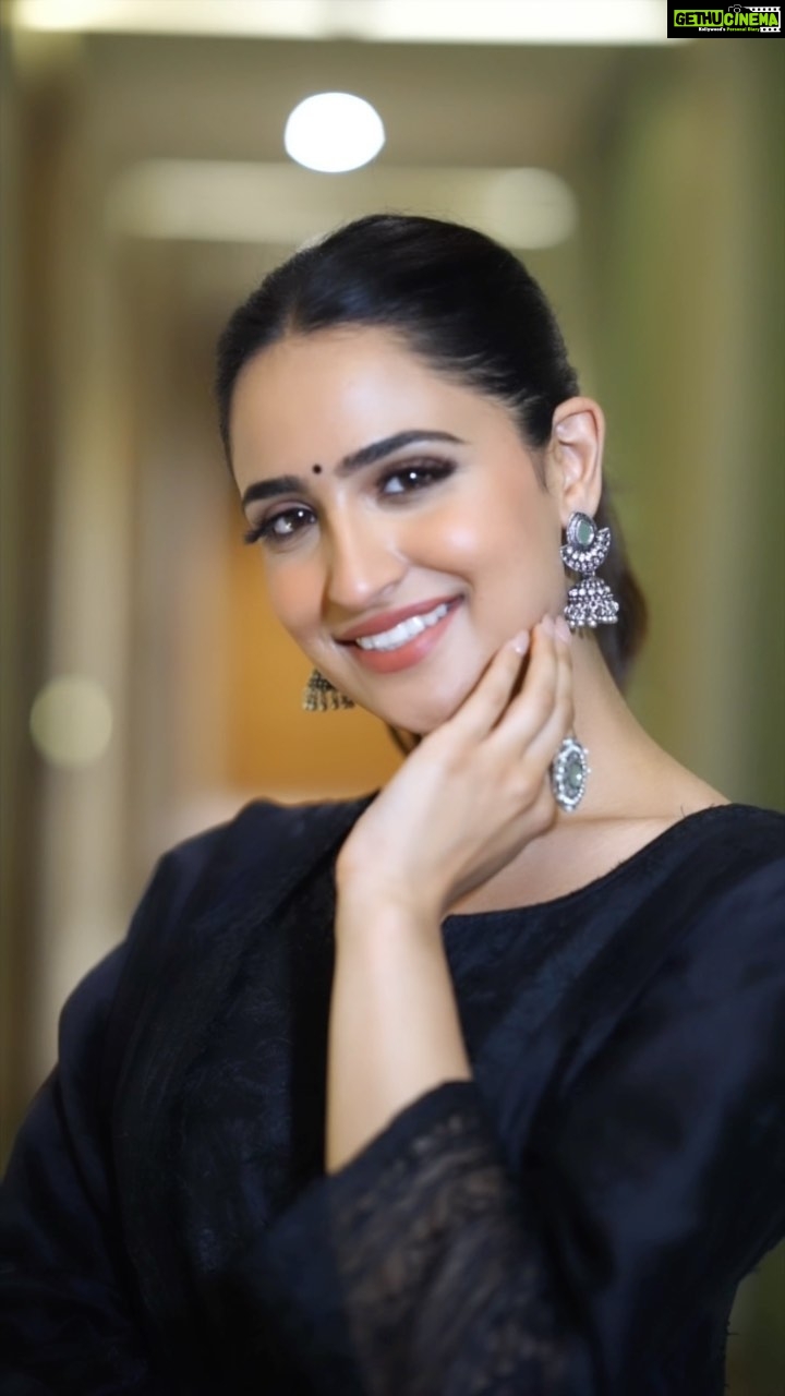 Actress Tanu Grewal HD Photos and Wallpapers September 2022 - Gethu Cinema