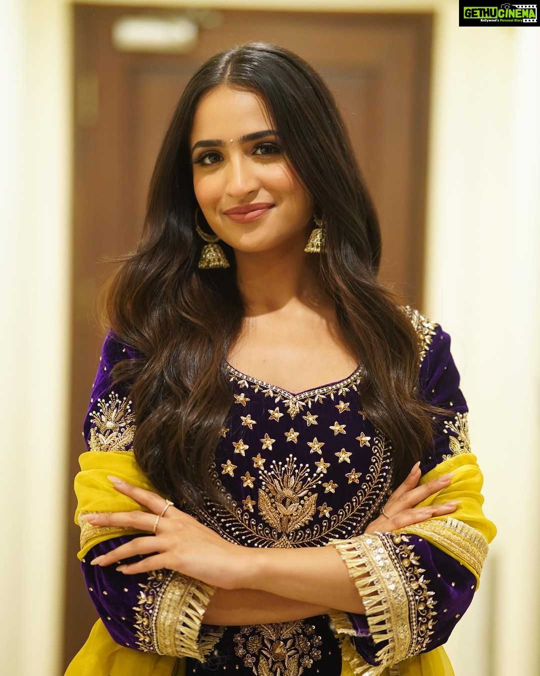 Actress Tanu Grewal HD Instagram Photos and Wallpapers September 2022 ...