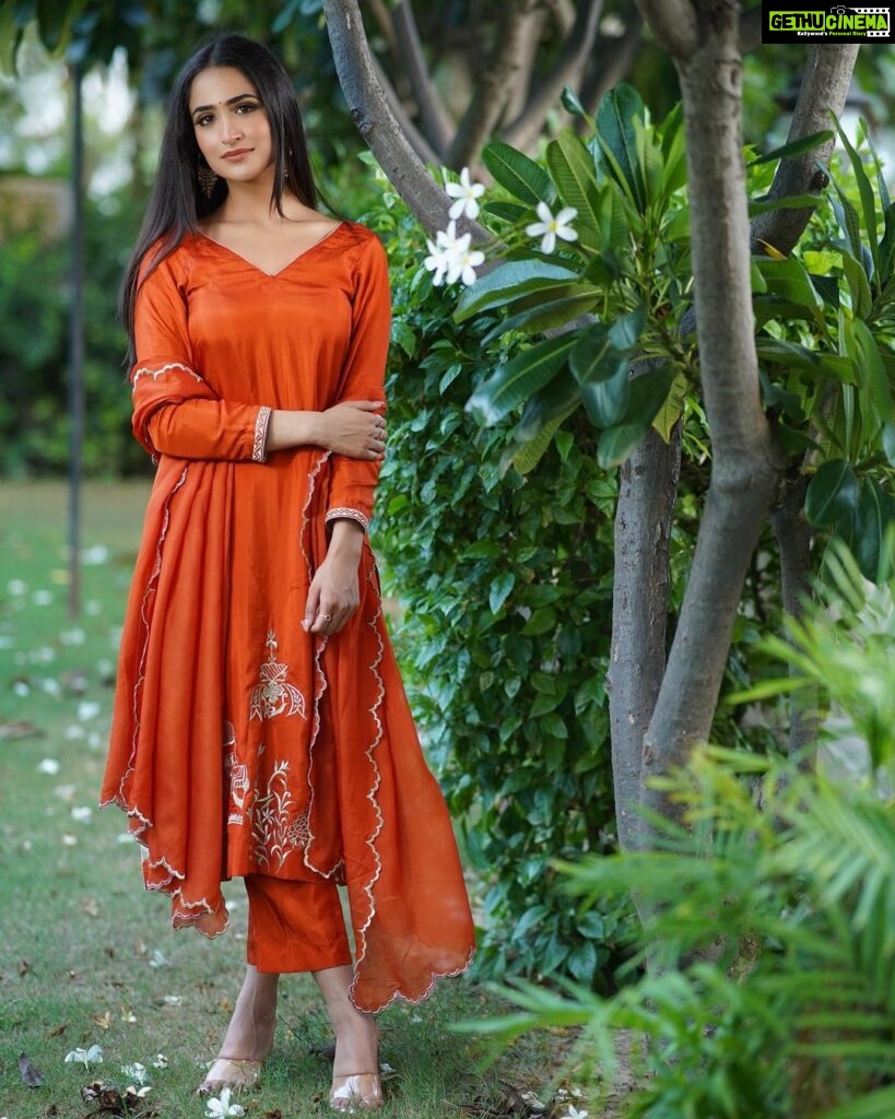 Actress Tanu Grewal HD Instagram Photos and Wallpapers September 2022 ...