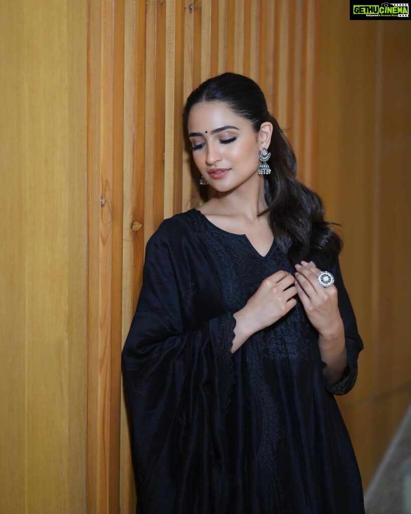 Actress Tanu Grewal HD Instagram Photos and Wallpapers September 2022 ...