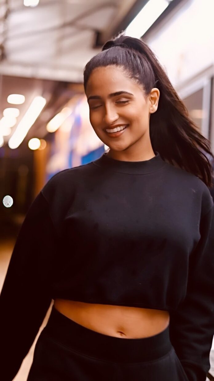 Actress Tanu Grewal HD Photos and Wallpapers July 2022 | Gethu Cinema