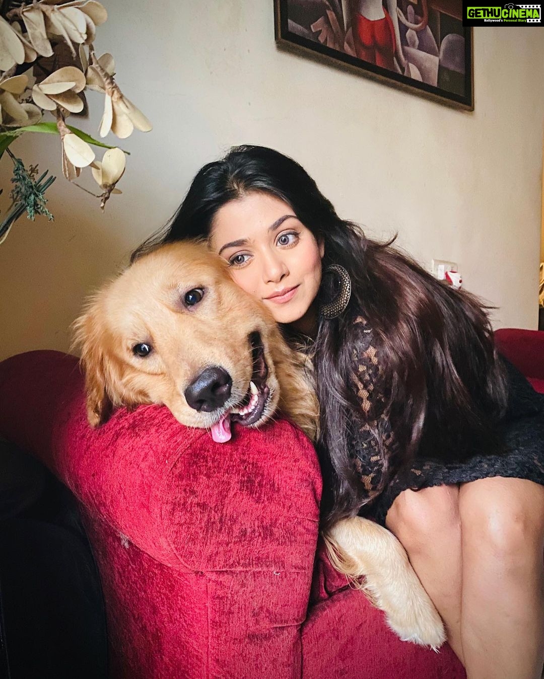 Tanvi Dogra Instagram - This family Is crazy and m lucky that it’s mine ...