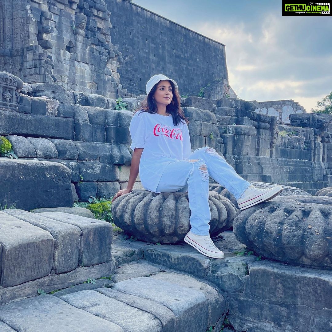 Tanvi Dogra Instagram – Charisma is the perfect blend of warmth and ...