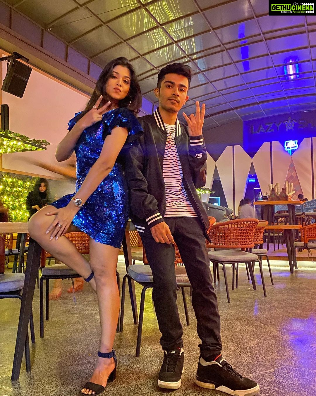 Tanvi Dogra Instagram – This family Is crazy and m lucky that it’s mine ...