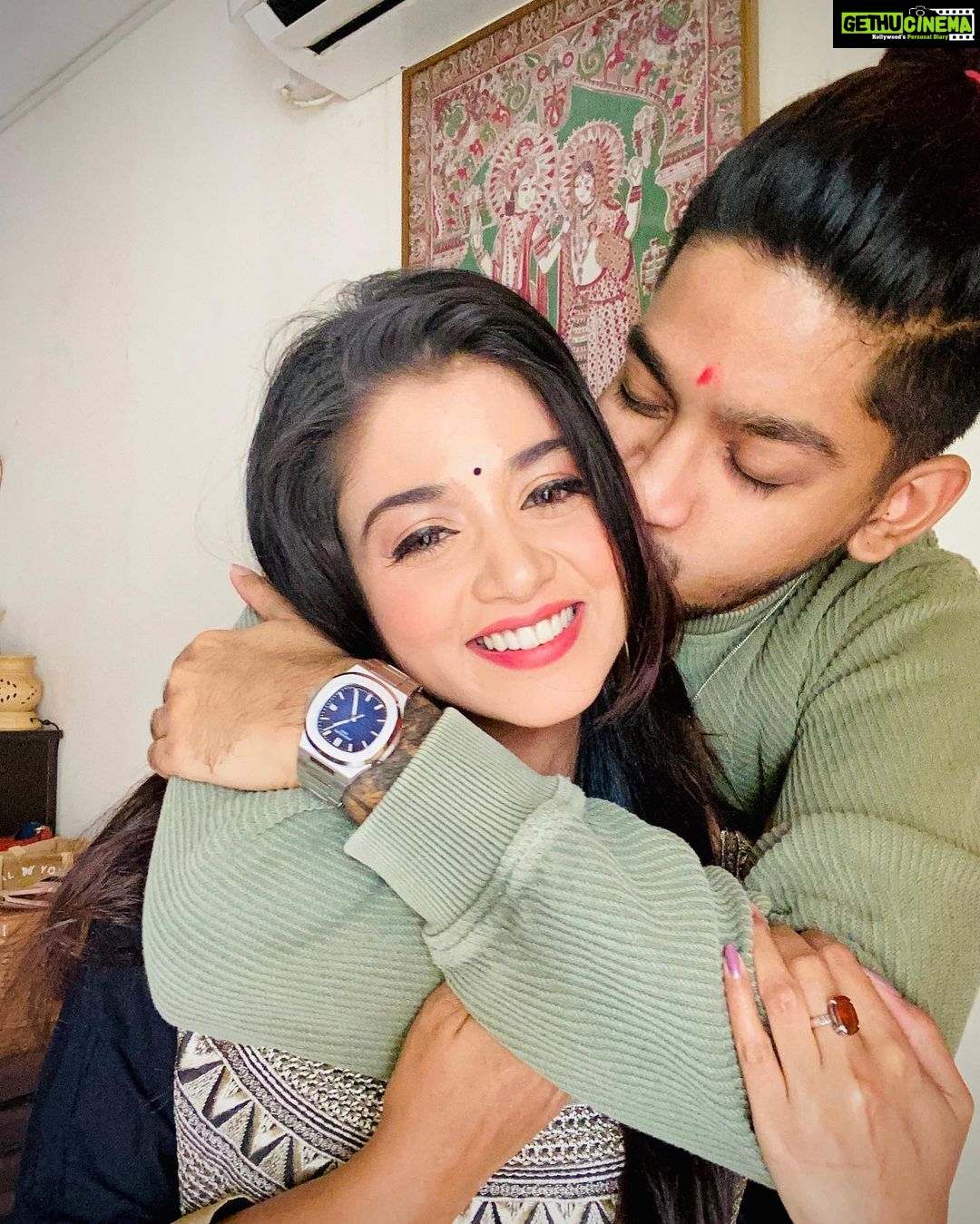 Tanvi Dogra Instagram - Her shy eyes hide calmness of a sunset...🍁 - Gethu Cinema