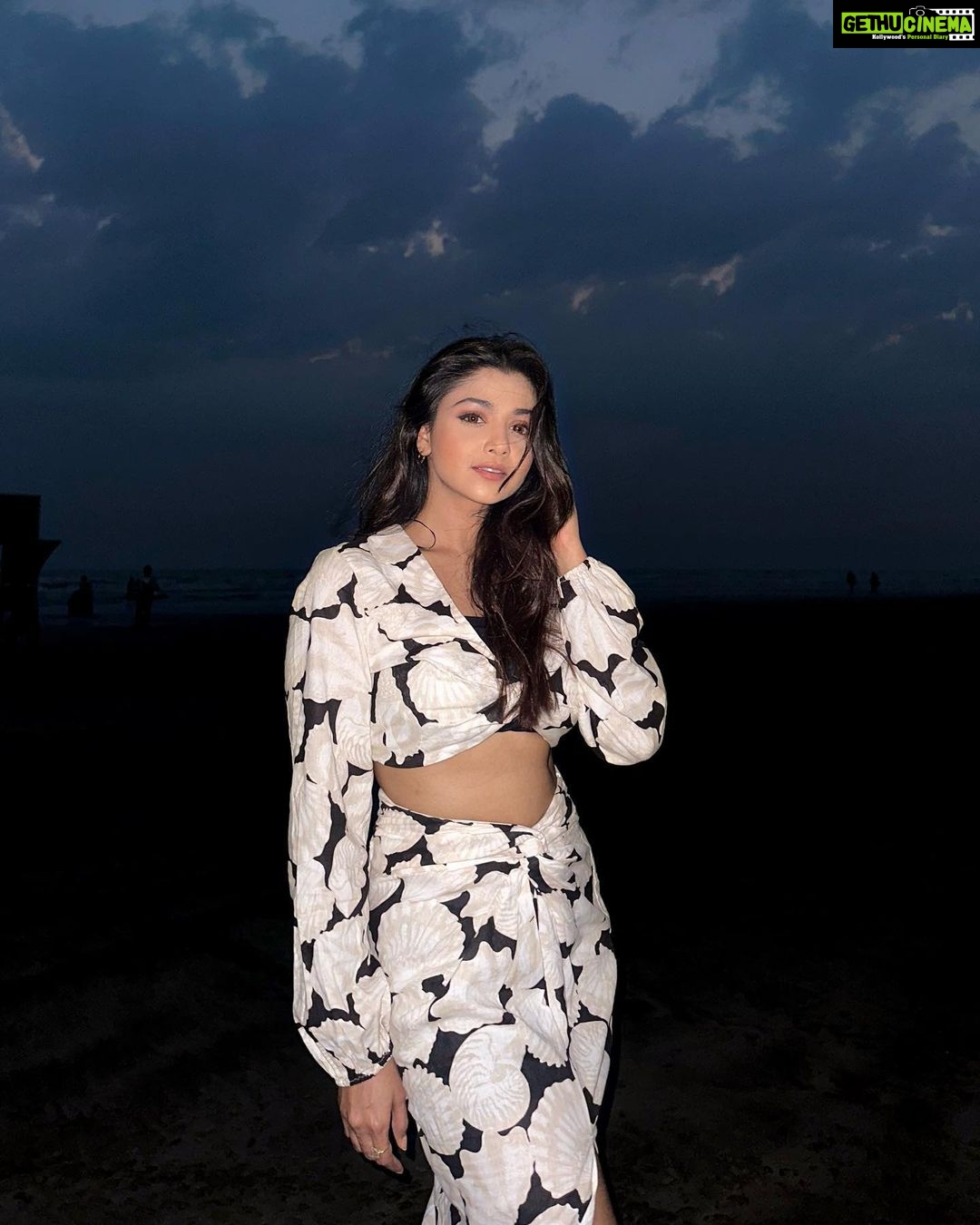 Tanvi Dogra Instagram – 🖤🤍 Alibag Beach | Gethu Cinema