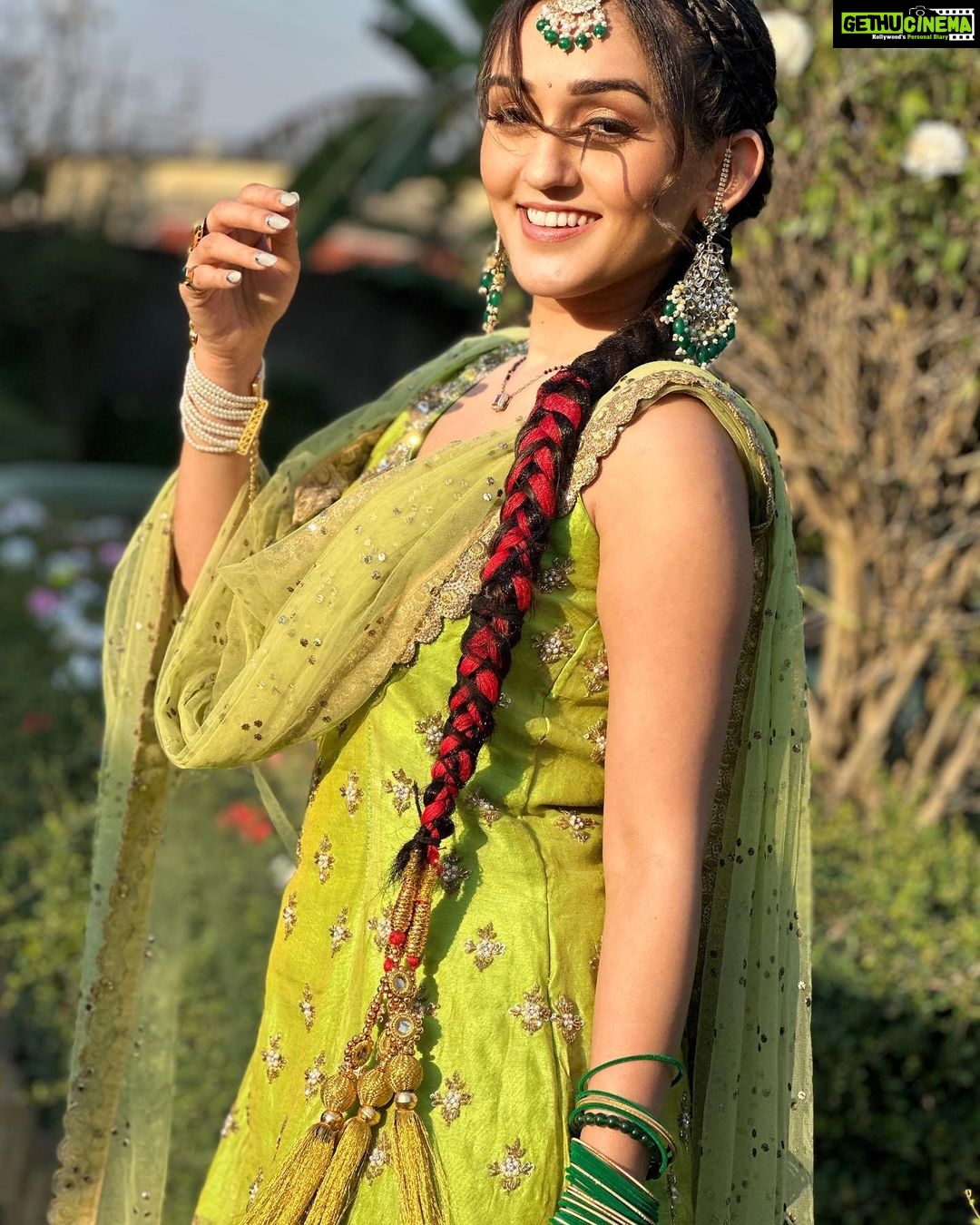 Tanya Sharma Instagram - Menu bhi nakhre sone lagde😉 . . Also comment ...