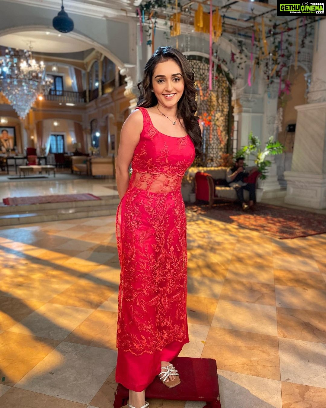 Tanya Sharma Instagram – Just your next door 🚪 red signal 🚦 ...