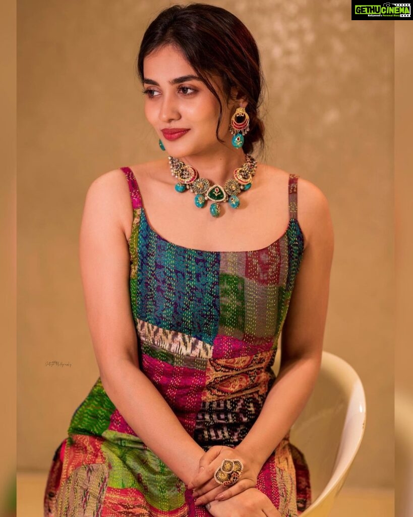 Teju Ashwini Instagram – 🌈 Outfit and bag by @ekantastudio Jewellery ...