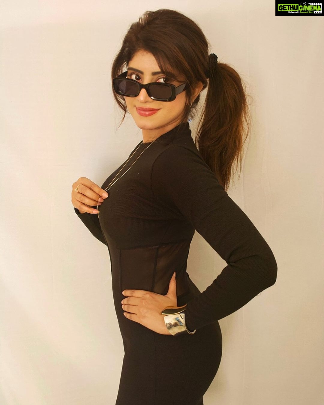 Actress Vindhya Tiwari HD Photos and Wallpapers April 2023 - Gethu Cinema