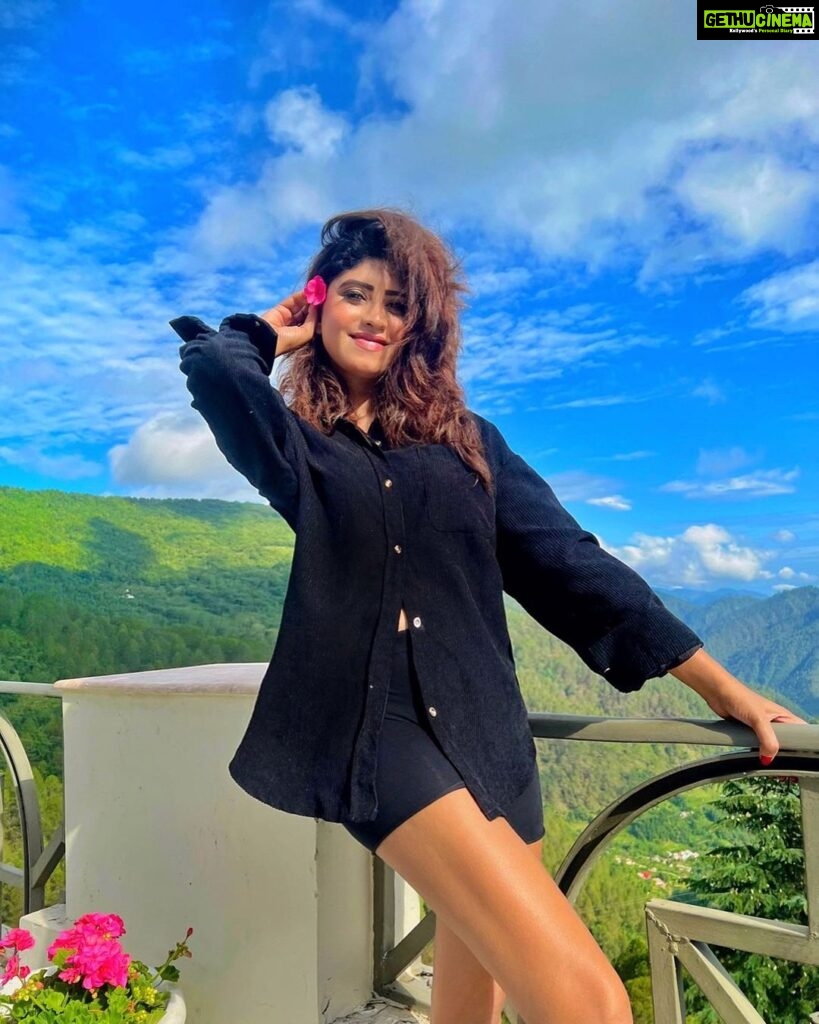 Vindhya Tiwari Instagram – This vibes of this song n Sunday mornings 💙 ...