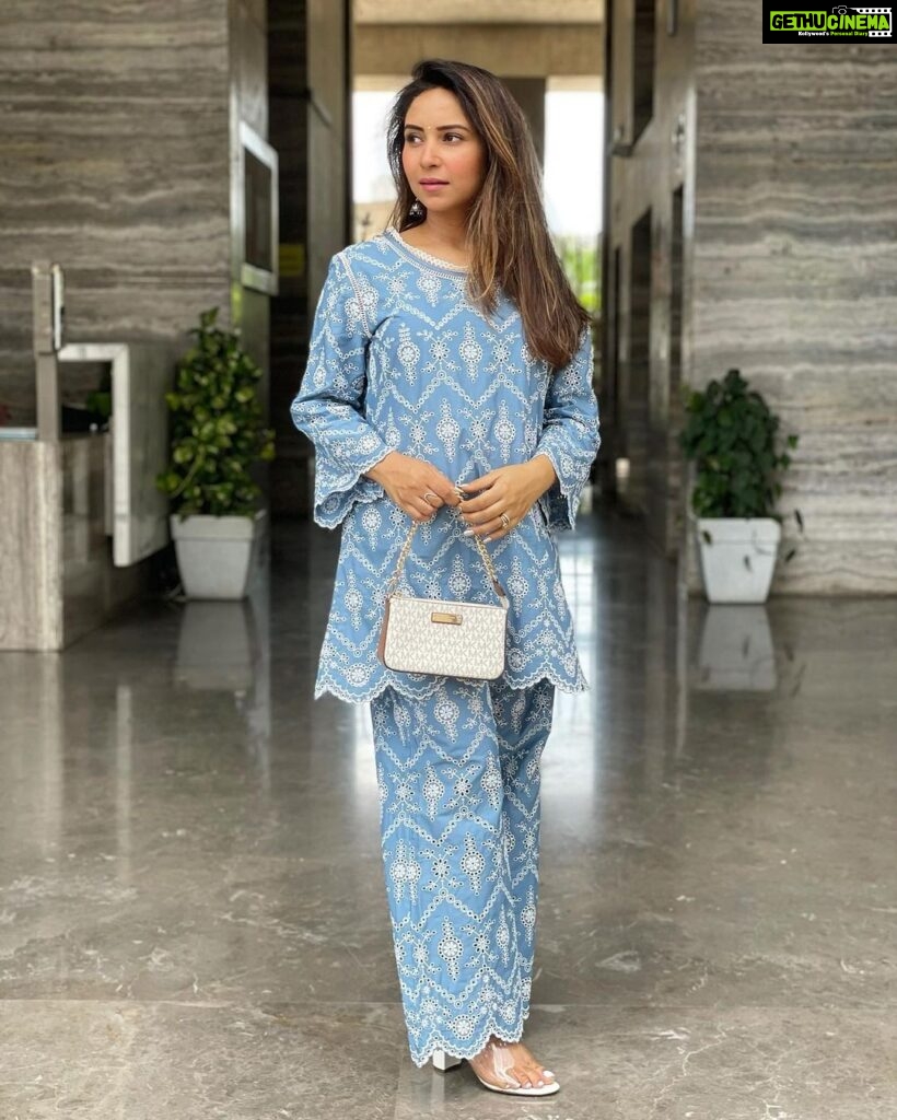 Actress Vinny Arora HD Photos and Wallpapers May 2022 | Gethu Cinema