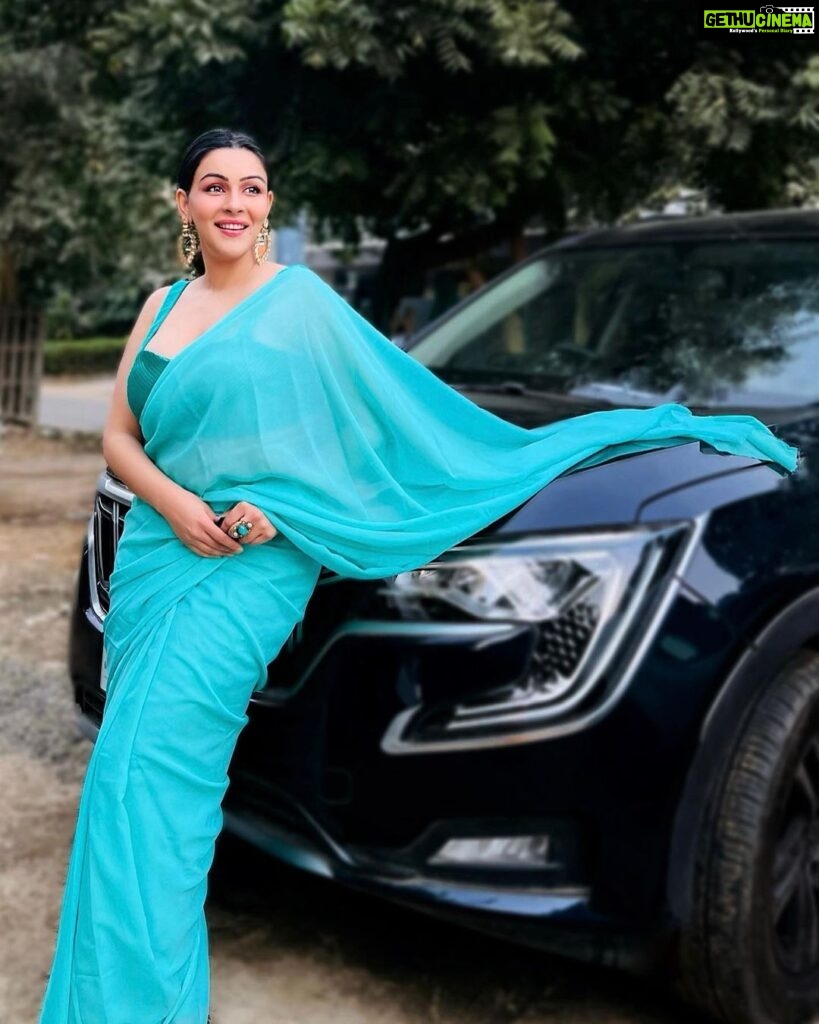 Actress Yamini Malhotra HD Instagram Photos and Wallpapers December 2022 | Gethu Cinema