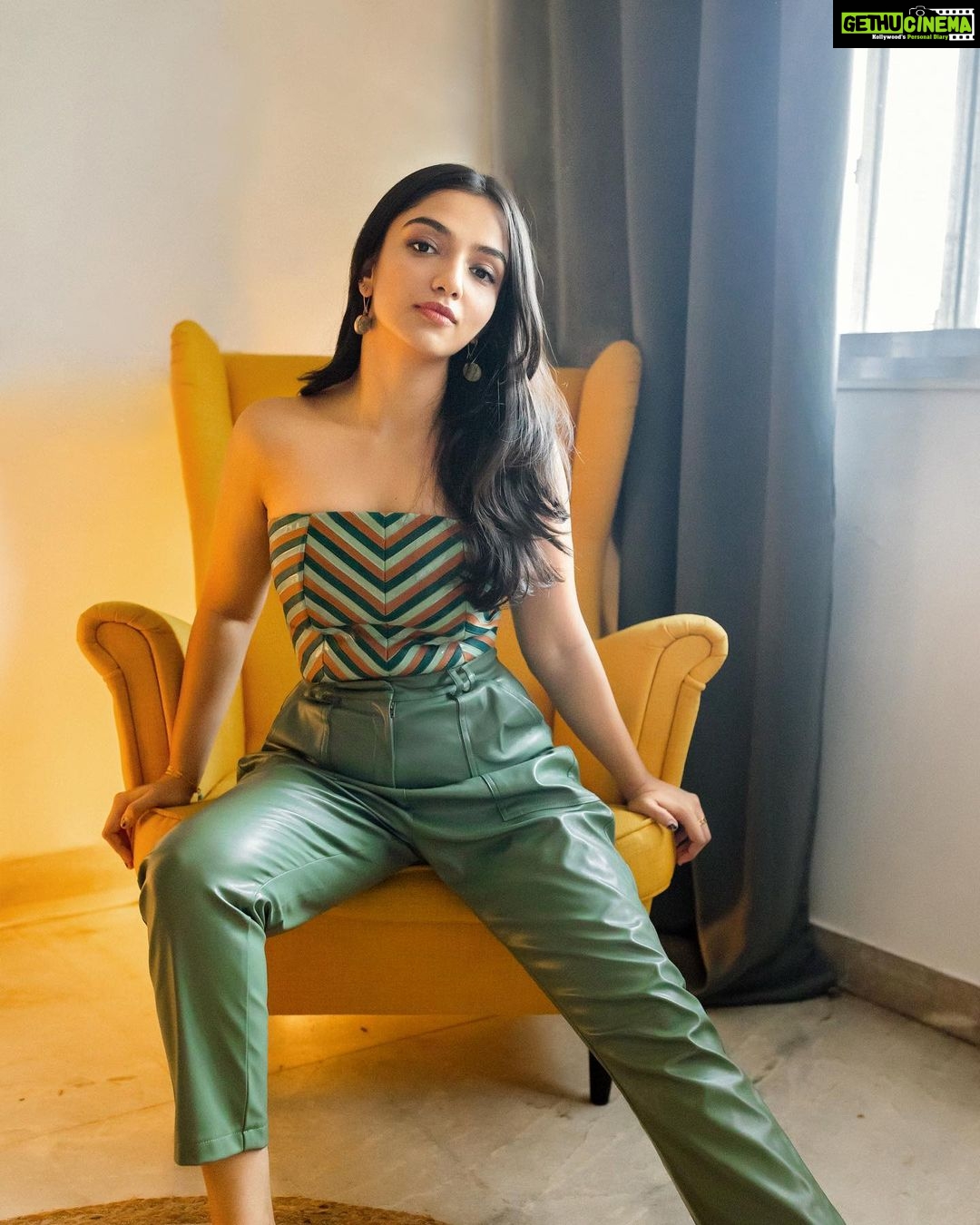 Ahsaas Channa Instagram – 💚💛 Shot by @mukeshvyas Styled by @rishq.j ...
