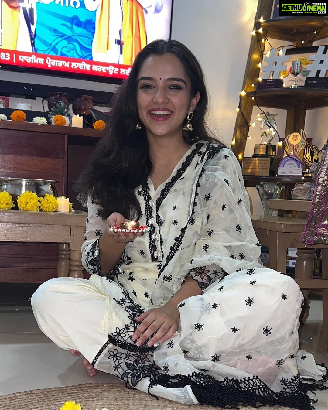 Ahsaas Channa Instagram – 🪔 I’m wearing @shopmulmul Mummy is wearing ...