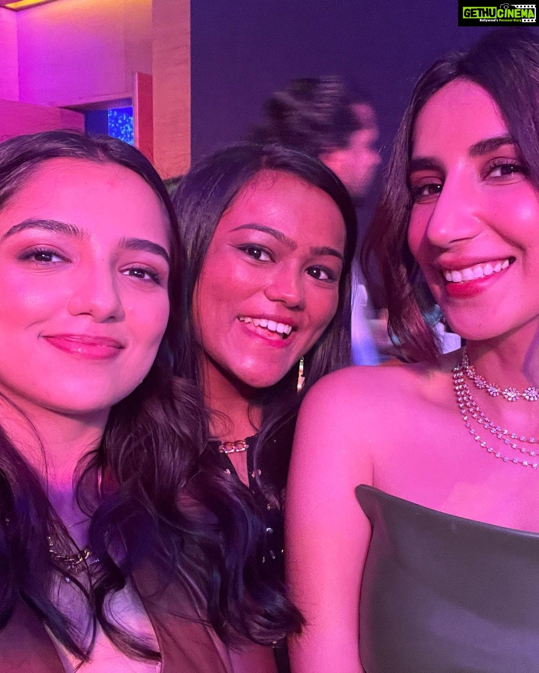 Ahsaas Channa Instagram - I partied with some cute people last night ...