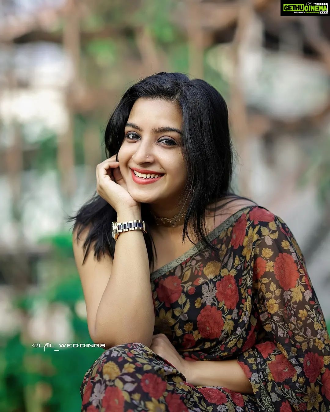 Actress Alphy Panjikaran HD Photos and Wallpapers March 2023 - Gethu Cinema