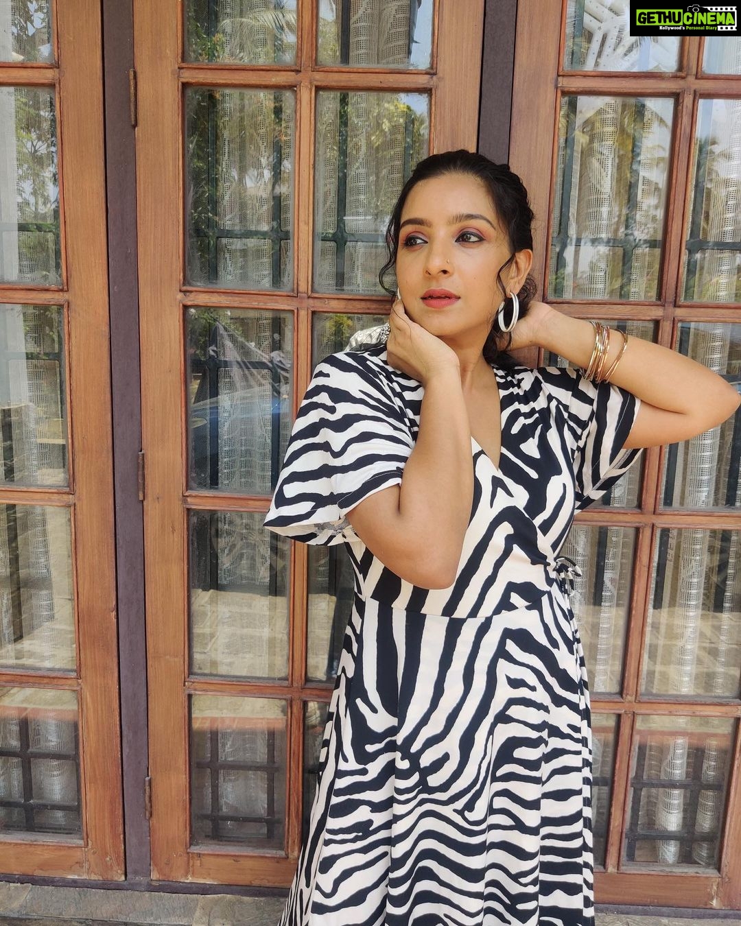 Actress Alphy Panjikaran HD Photos and Wallpapers May 2023 - Gethu Cinema