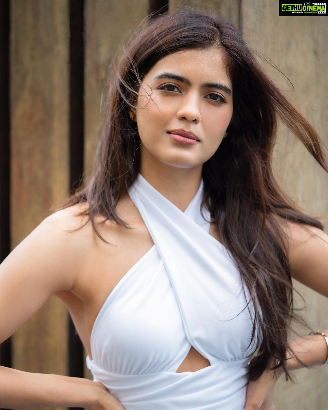 Actress Amritha Aiyer HD Instagram Photos and Wallpapers October 2022 | Gethu Cinema