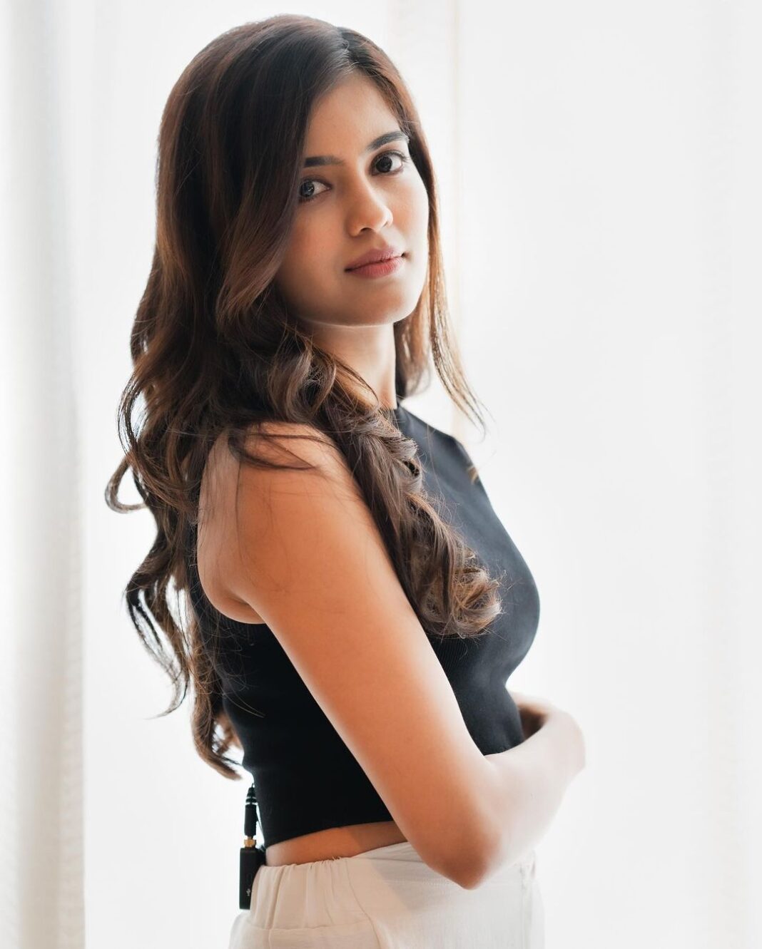 Actress Amritha Aiyer HD Photos and Wallpapers August 2022 - Gethu Cinema