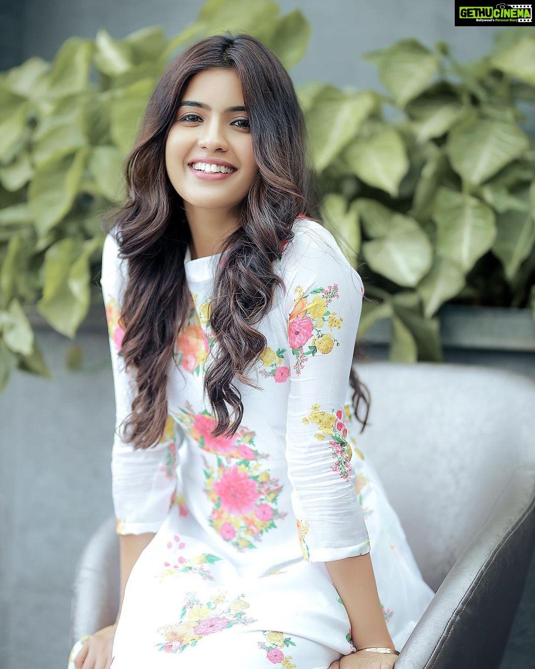 Amritha Aiyer Instagram – 💐 . 👗 – @nirali_design_house M&H ...