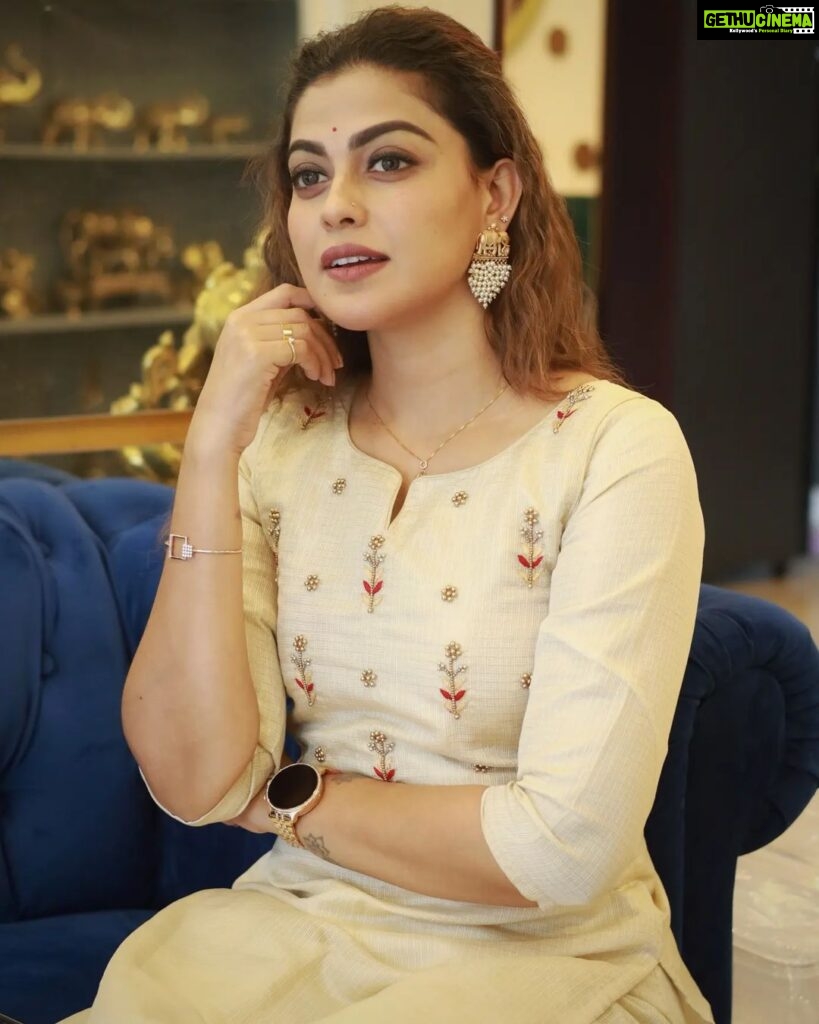 Actress Anusree HD Instagram Photos and Wallpapers March 2023 | Gethu ...