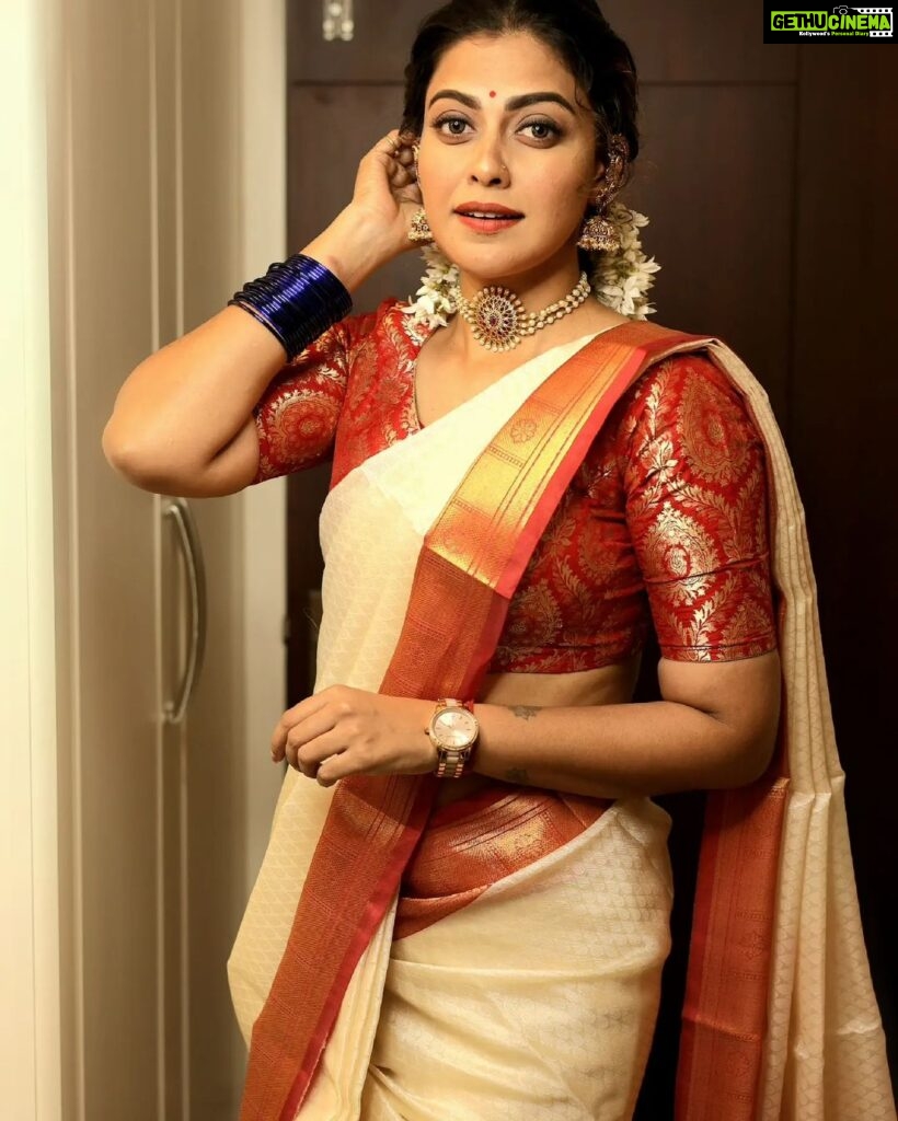 Actress Anusree HD Instagram Photos and Wallpapers April 2023 | Gethu ...