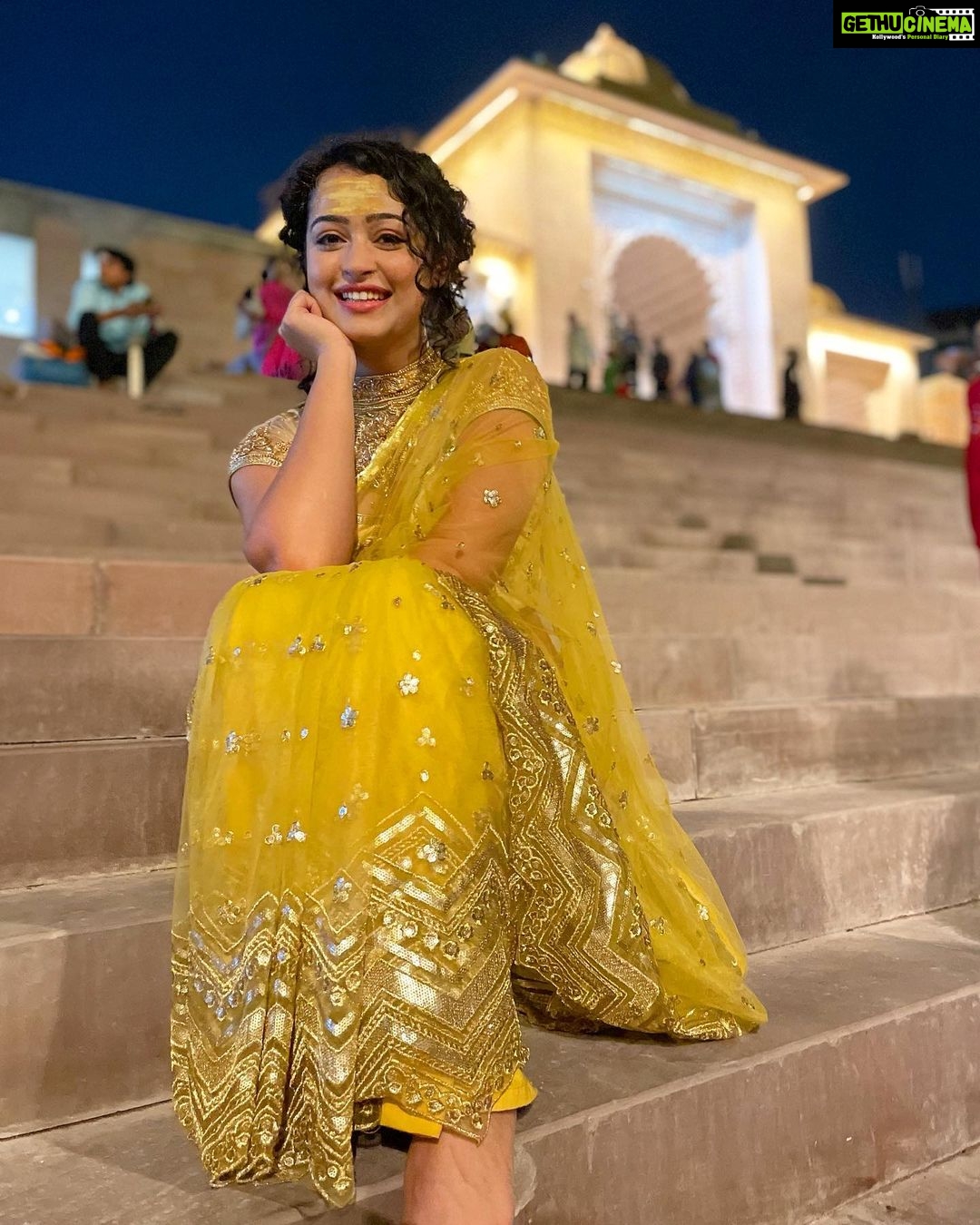 Apsara Rani Instagram - Shri Kashi Vishwanath Darshan🙏🏻 Om Namah Sivaay ...