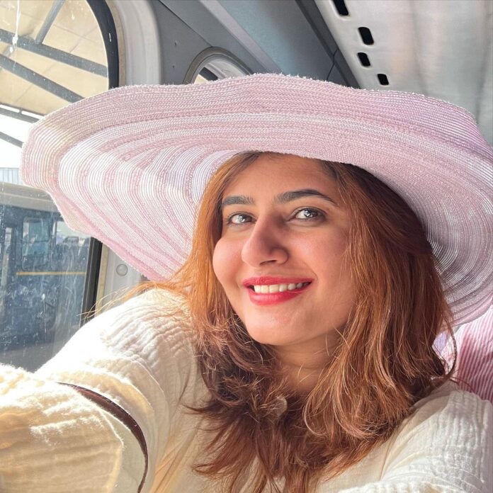 Actress Ashima Narwal HD Photos and Wallpapers April 2023 - Gethu Cinema