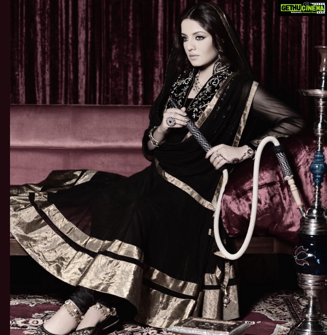 Celina Jaitly Instagram – A TRIBUTE TO THE TAWAIF’S OF LUCKNOW ...