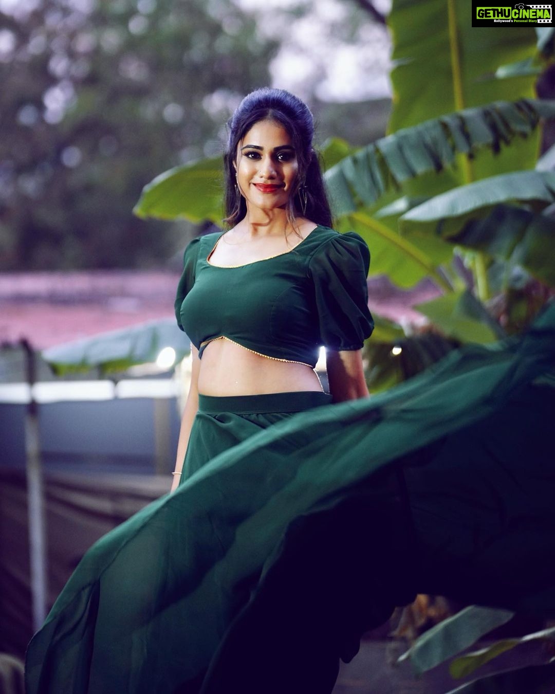 Deepthi Manne Instagram – + it went like that… Designer ...