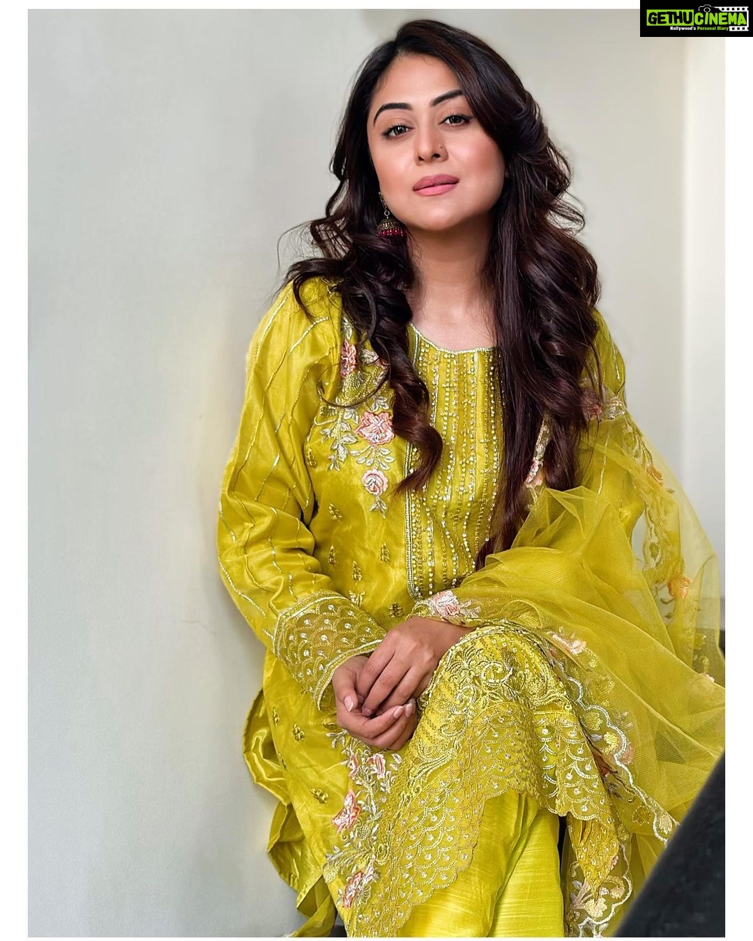 Falaq Naaz Instagram – Salam . . . Outfit-: @muskan_collection05 ...