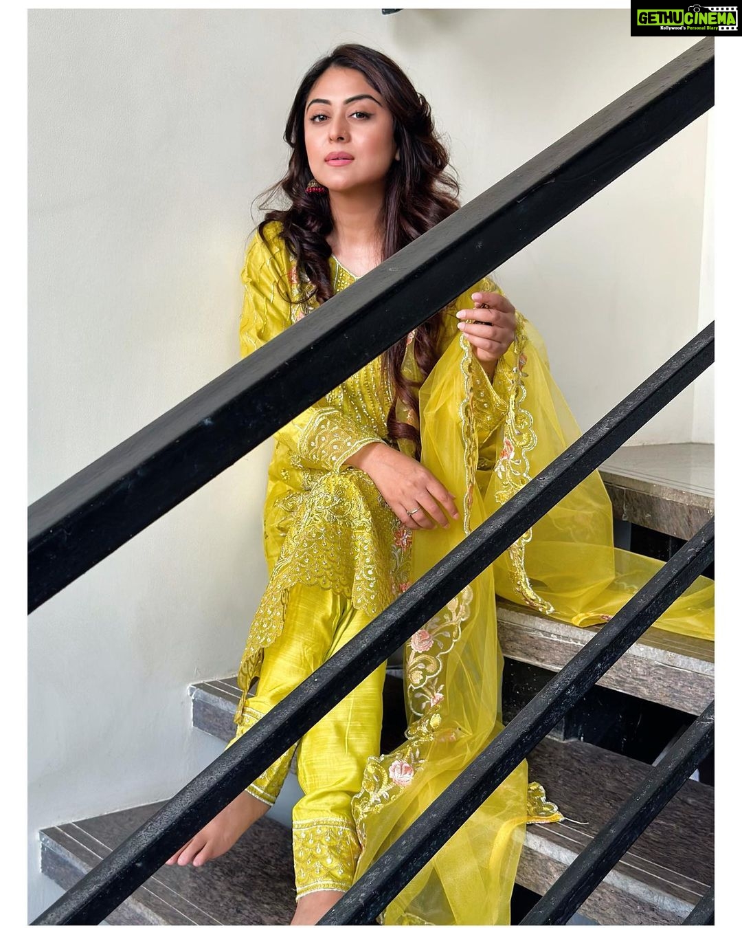 Falaq Naaz Instagram – Salam . . . Outfit-: @muskan_collection05 ...