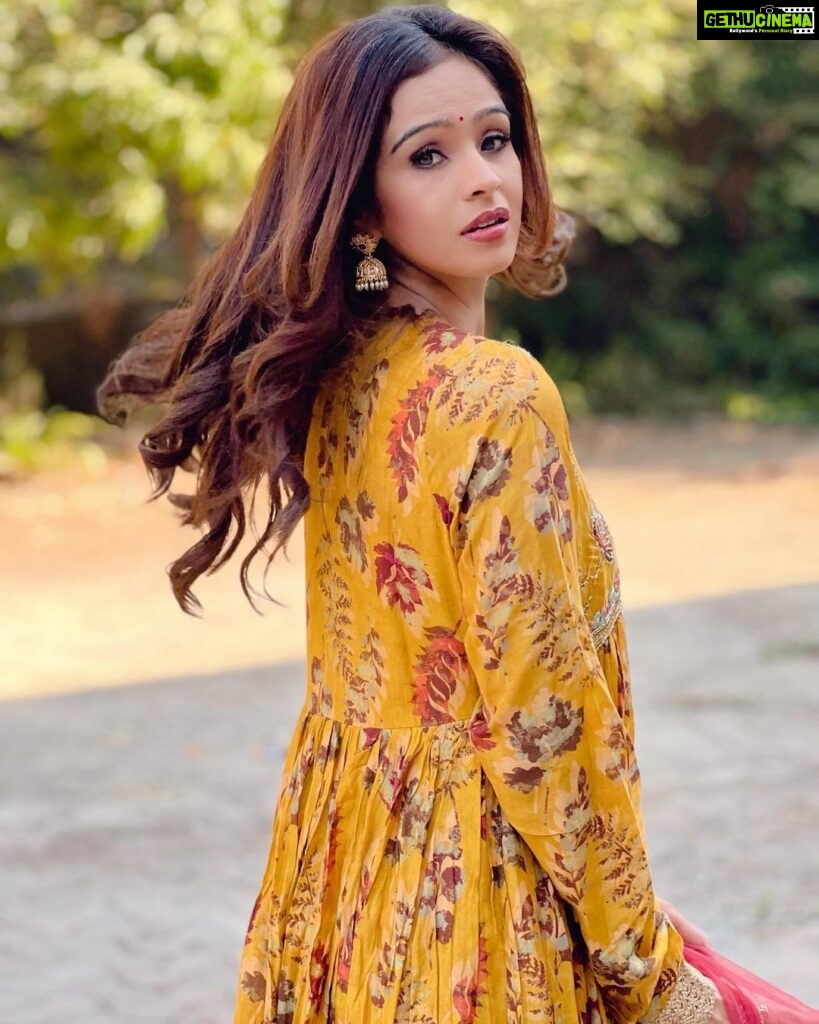 Actress Fenil Umrigar HD Instagram Photos and Wallpapers January 2023 | Gethu Cinema