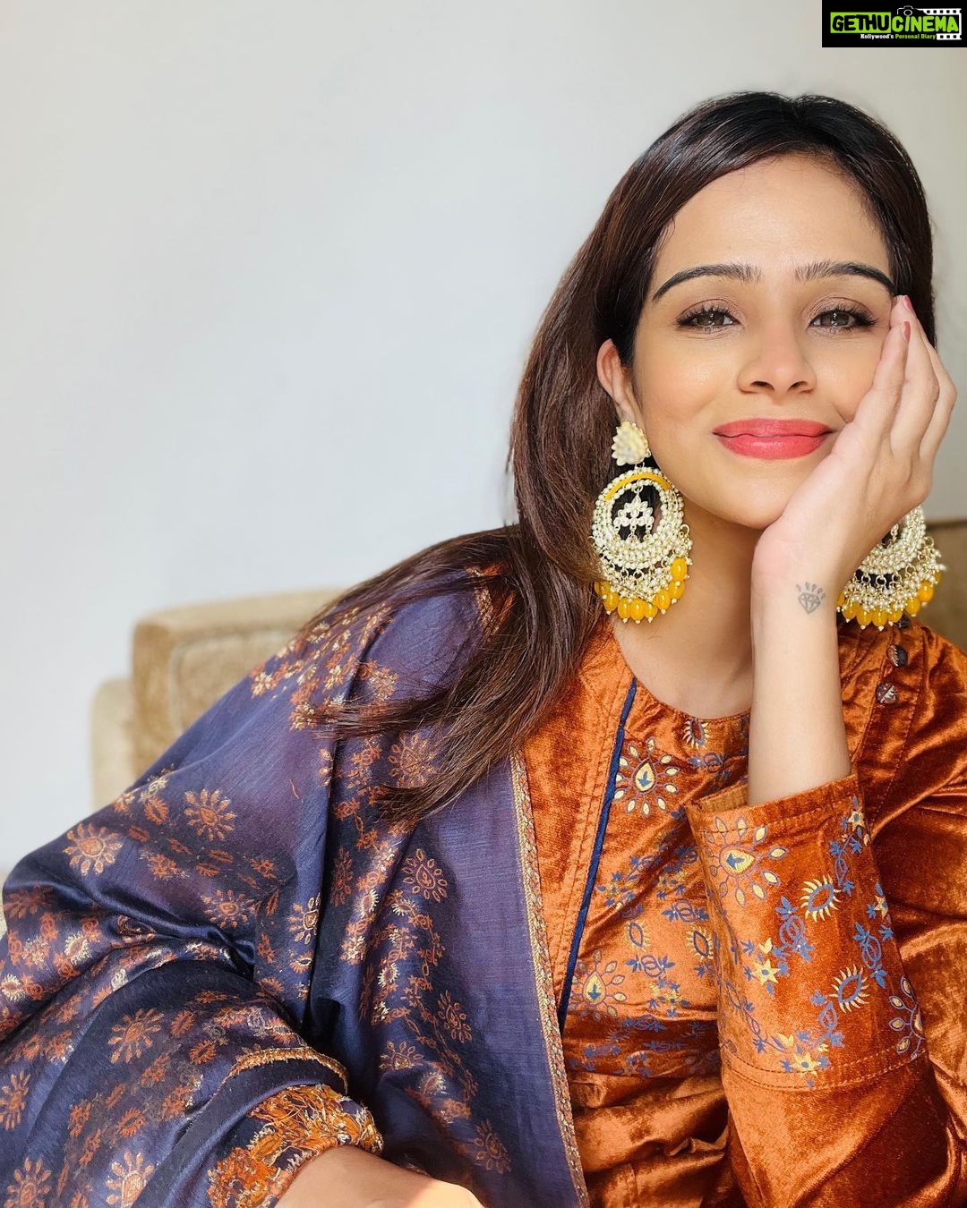 Actress Fenil Umrigar HD Instagram Photos and Wallpapers May 2023 ...